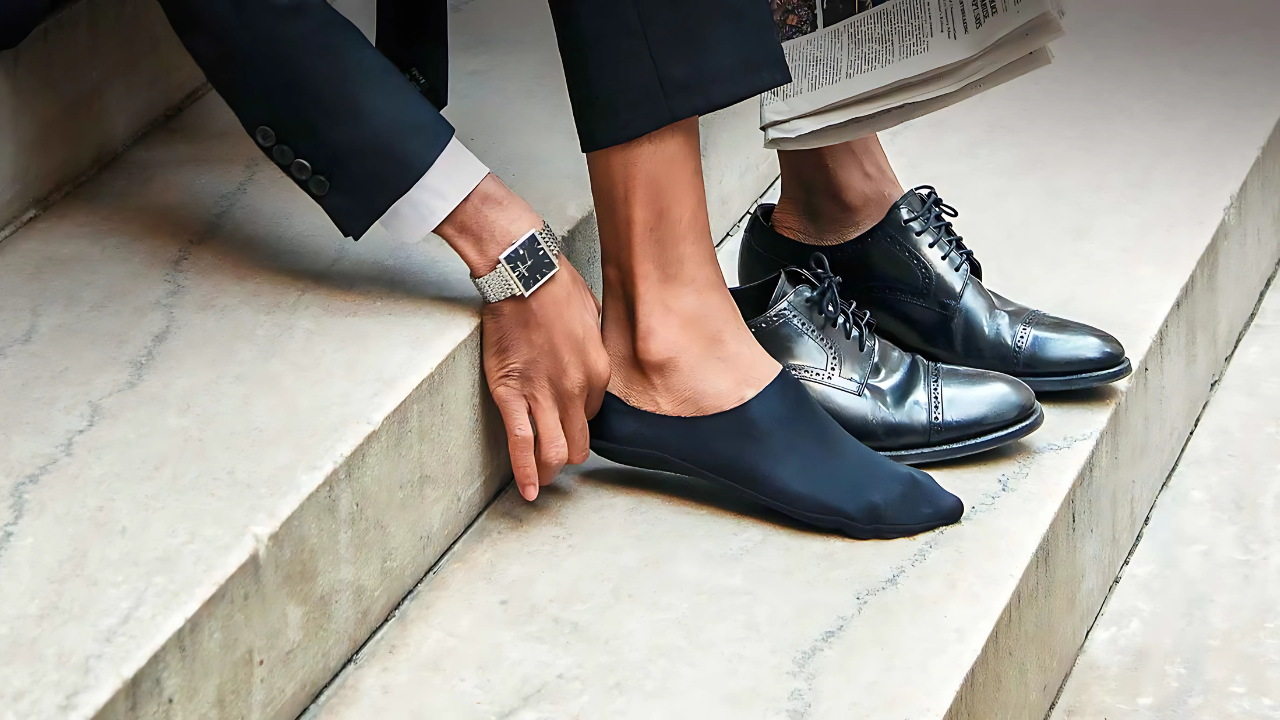 How to sport the 'Sockless' Look? | ShoaibQureshi.in | Soya Says